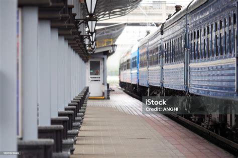 기차는 기차역에 서 플랫폼에 기차 0명에 대한 스톡 사진 및 기타 이미지 0명 가리기 강철 Istock