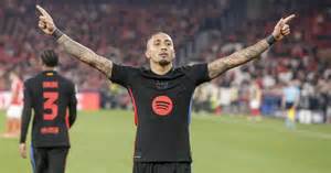 Raphinha Decide E Barcelona Supera Benfica Com Um A Menos Nas Oitavas Da Champions League