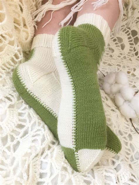 Носки зеленые вязаные с узором и бисером в подарок девушке подруге Katrin Loveinhands