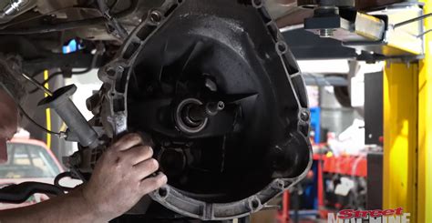 Video Fitting The 427ci Ls To Our Vs Ute