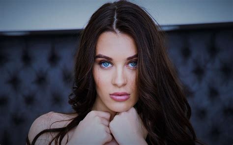 Hasil Gambar Untuk Lana Rhoades Curvy Lana Brunette