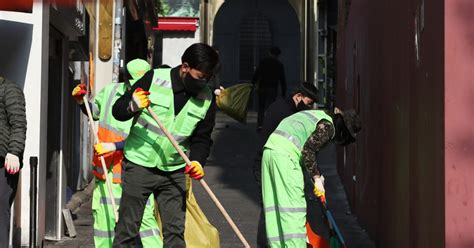 청소 작업 진행되는 이태원 참사 현장