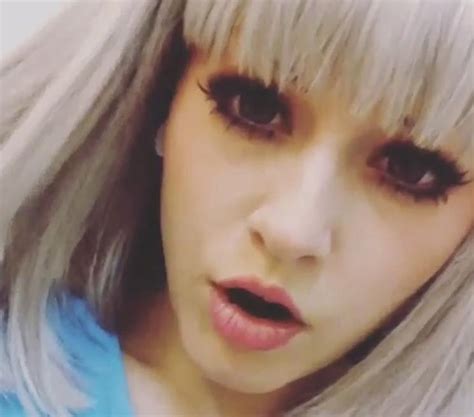 成龍女兒「街頭落魄領救濟」全被拍！她不忍拍片反擊 曝真實現況 娛樂星聞