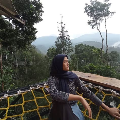 Alisa Alisafy Threads Say More