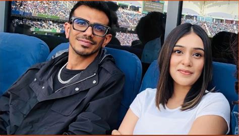 বিয়ে ভেঙে বিগবসের দরজায় এবার ধনশ্রী চাহাল Rj মাভেশের প্রেমে লন্ডনের রাস্তায়