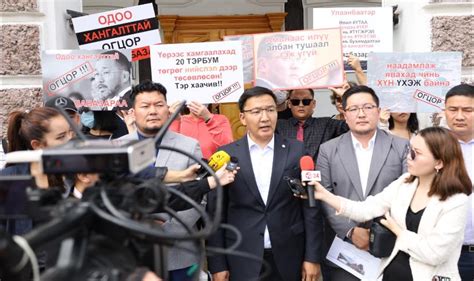 Ардчилсан намаас Нийслэлийн Засаг дарга бөгөөд Улаанбаатар хотын захирагч Д Сумъяабазарыг