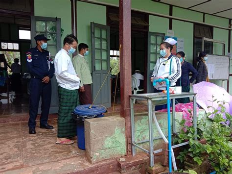 ကွန်ဟိန်းမြို့၊ အခြေခံပညာအထက်တန်းကျောင်း၌ ကိုဗစ် ၁၉ ရောဂါကြိုတင်ကာကွယ် ရေး စနစ်တကျ လိုက်နာဆောင်ရ