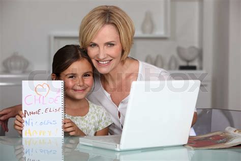 Mor Og Datter I Spisesal Stock Foto Colourbox