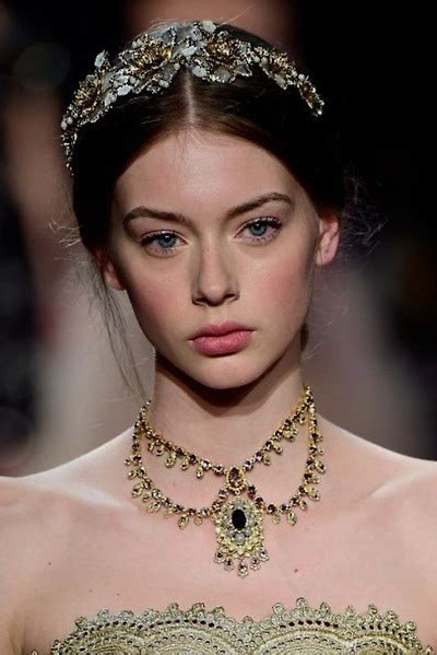 더쿠 샤넬이 보자마자 바로 독점 계약을 걸어버린 여자 모델 