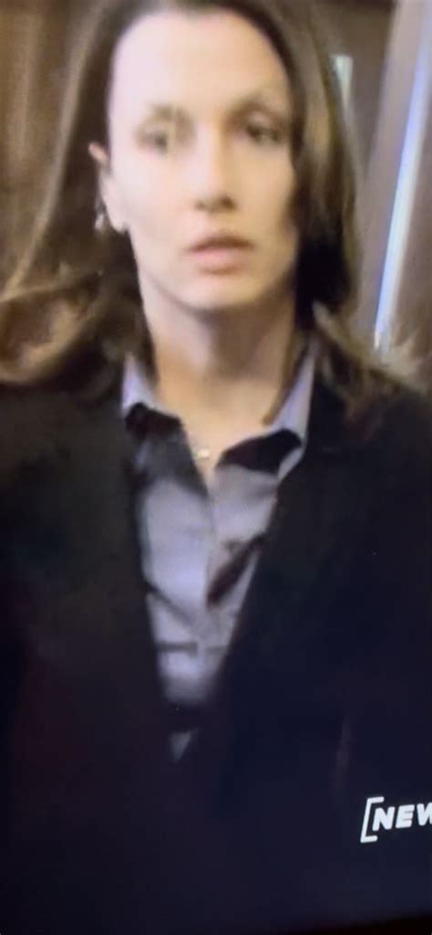 Pin De Beau Goshen En Bridget Reagan In A Button Up Outfit