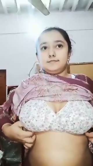 Beautiful Babe Showing Full Pussy Eporner