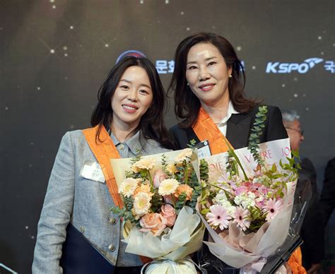 양궁 감독과 선수로 사제지간 인연체육훈장 청룡장 나란히 수상