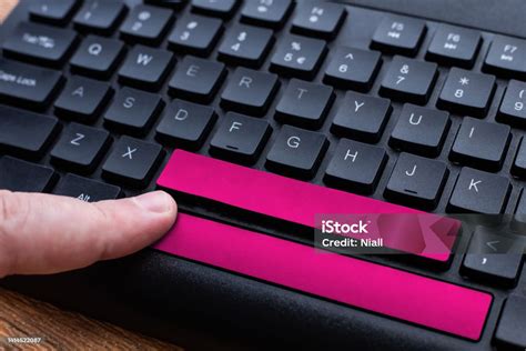 개요 입력 새로운 안티 바이러스 프로그램 입력 인터넷 바이러스 목록 입력 정보 수집 인터넷 채팅 서비스 코딩 프로그램 새로운 것들 배우기 개념에 대한 스톡 사진 및 기타