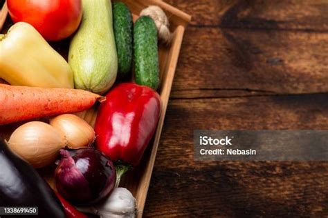 다양한 야채 호박 가지 후추 어두운 나무 배경에 토마토 요리 준비 건강한 생활방식에 대한 스톡 사진 및 기타 이미지 건강한 생활방식 건강한 식생활 고추류 Istock