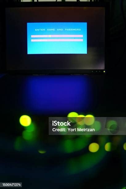 컴퓨터 화면의 사용자 이름 및 암호 Lan 라우터 스위치 및 Rj45 인터넷 커넥터를 사용한 로그인 인증 0명에 대한 스톡 사진