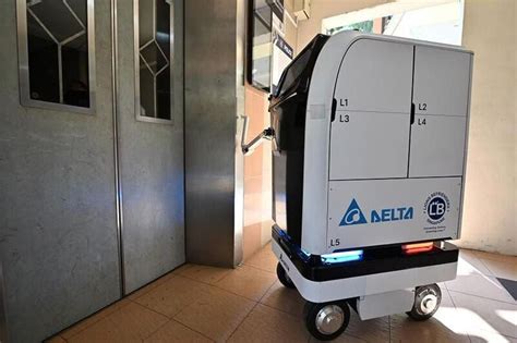 Aiden In Singapore The Assistance To The Elderly Entrusted To A Robot Factotum Futuro Prossimo