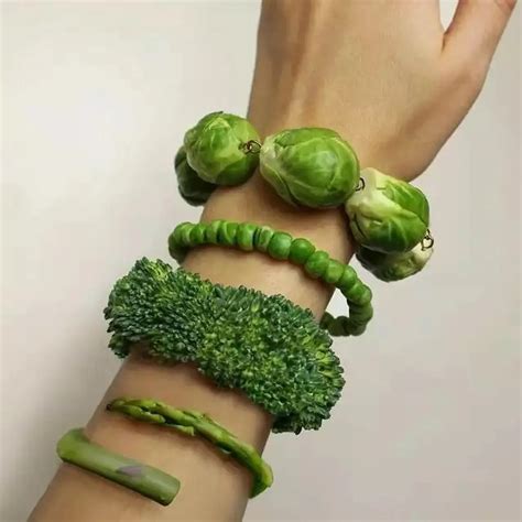 Gelang Yang Dipakai Cewek Ini Absurd Bentuknya Bikin Geleng Kepala Hot Liputan Com