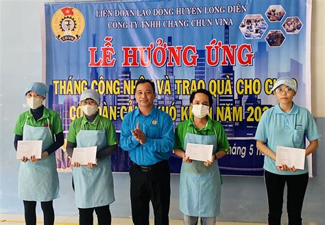 200 suất quà cho công nhân có hoàn cảnh khó khăn - Báo Bà Rịa - Vũng Tàu điện tử
