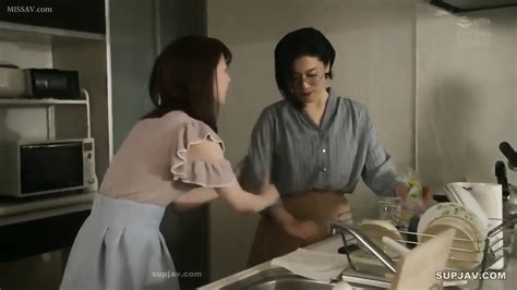 母親の再婚相手のオジサンに毎日レ プされています。 花狩まい Eporner