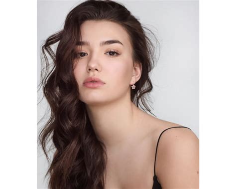 25 Most Beautiful Canadian Women With Photos Fabbon