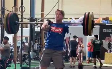 No Excuses Man With One Arm Shows He Can Still Put In Work With The Weights