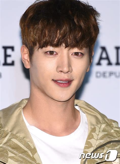 서강준 빨간 뱀파이어 눈빛