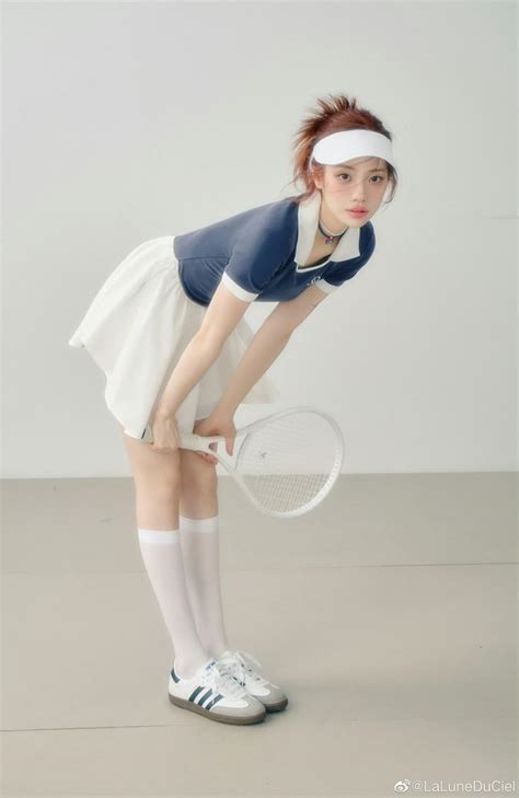 Pin By Rk3os On 인물 크로키 자료 공부 Female Pose Reference Female Portrait Poses Pose Reference Photo