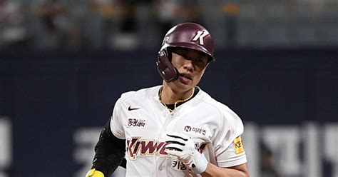 ‘송성문 3억 원 키움 2025시즌 선수단 연봉 계약 완료 [공식발표]