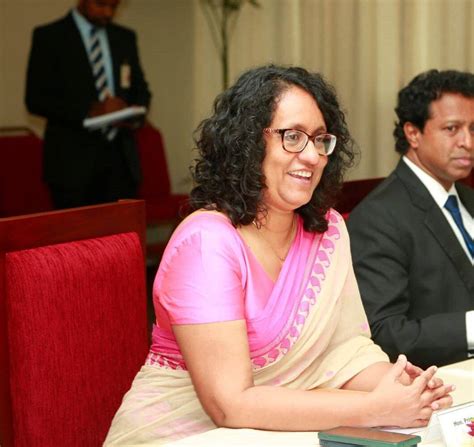 පාසල් අතර පවතින පරතරය නැති කළ යුතුයි අග්‍රාමාත්‍ය හරිනි Lnw Sinhala