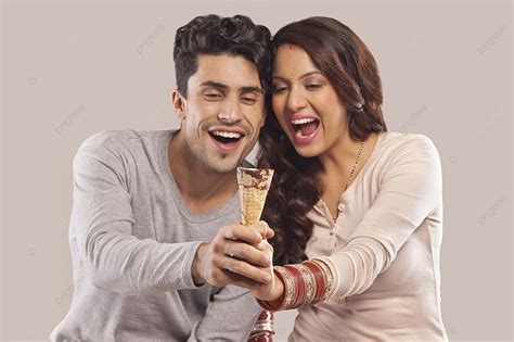 아이스크림 콘을 들고 있는 커플 사진 배경 및 무료 다운로드를위한 그림 Pngtree