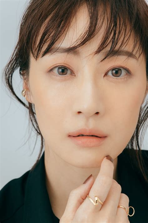 浮かずにあか抜ける大人の簡単アイシャドウ技を指南ヘアメイク岡野瑞恵さん ヘアメイク岡野瑞恵さん直伝40代からの メイク映え