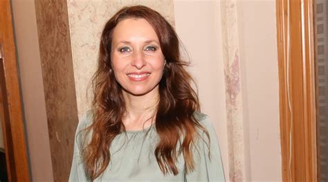 Bebarová Si Chladí Prsa Kubařová Ukázala Těhotenské Bříško A Hrdina
