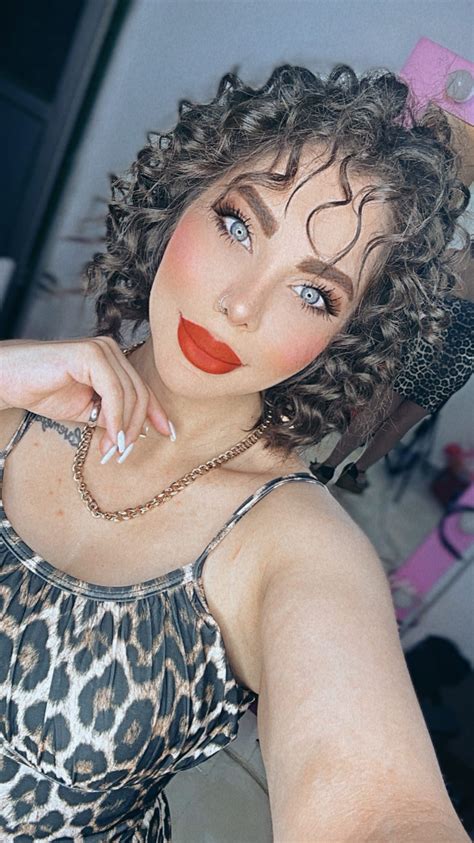 ‎سـارا مـوسـوي👸🏼‎ ‎كسي كه نياز به دوست داشته شدنو از وجودش حذف كرده