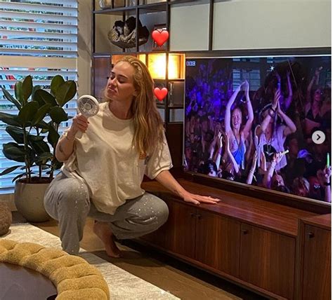 Adele Está Namorando Amigo De Infância E Planeja Ter Mais Filhos Diz