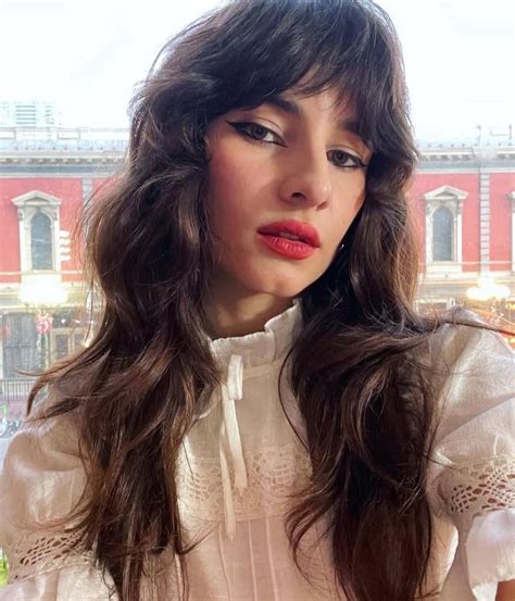 31 Fringe Hairstyles For Every Face Shape And Personality