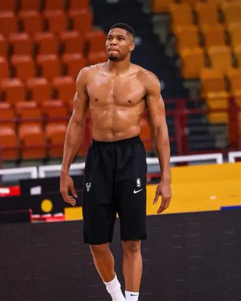 Giannis Antetokounmpo Height How Tall Physique Photos Biography