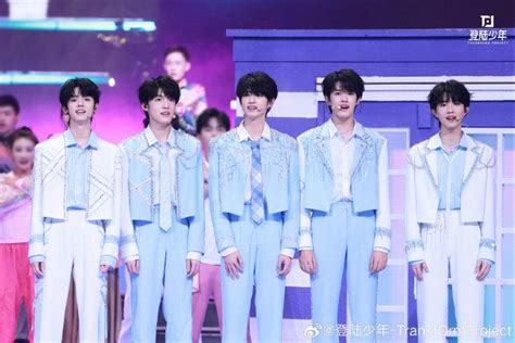 来看看六公主拍的top登陆少年公主少年登陆新浪新闻