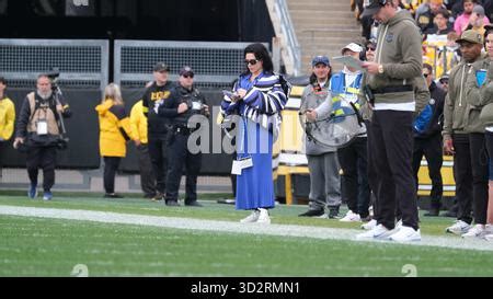 Indianapolis Colts Owner And Ceo Carlie Irsay Gordon Heads To The Field