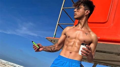 Pratik Sehajpal Flaunts His Toned Body At The Beach