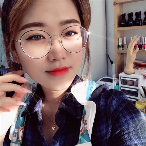 네일바름 인터넷으로 찾아오신 디자인~ 컬러는 같은게없어서 최대한 맞춰드렸어요 무광으로하길 원하셔서 무광페디했어요~😀