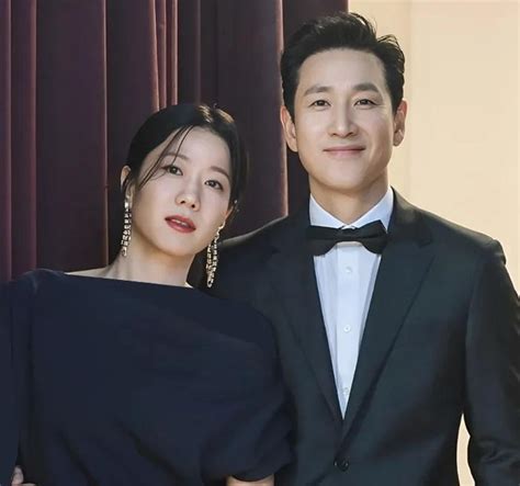 بیوگرافی لی سون کیون Lee Sun Kyun و همسر علت مرگ و عکس