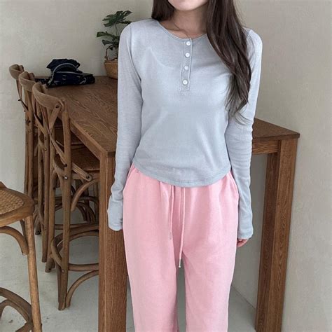 이츠유 당일출고2col 키작녀 가을 간절기 데일리 면 슬림 골지 크롭티 긴팔티 기본 이너 버튼 단추 라운드 긴팔티셔츠 단추티 155cm