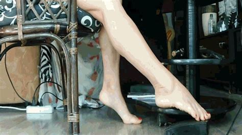 On The Pedal Of The Sewing Machine Barefootwmv1280x720fhd