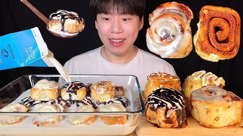 Sub 시나본 시나몬롤에 우유 말먹 먹방 Asmr 계피향 가득한 다양한 맛의 시나몬롤 한 입 사이즈들은 우유에 말먹해서 촉촉하게 만들었어요 겨울과 잘 어울리는 시나몬롤