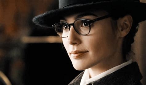 Wonder Woman Glasses The Memorable Specs Of Diana Prince