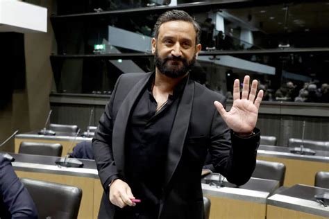 « Rappelez Vous Le Groupe Elisa Tpmp Fait Une Révélation De Taille Sur Le Passé De Cyril