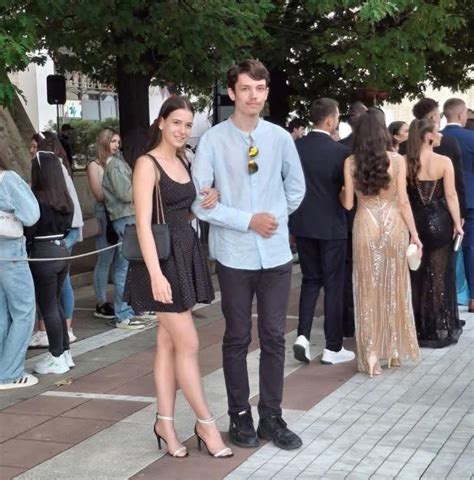 Приказка за доброто в Благоевград Младо момиче от Симитли видя само момче на