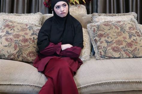 Mama Muda Hits Potret Menawan Donita Yang Sukses Curi Perhatian Aktris Artis Awan