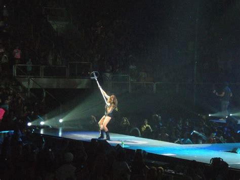 Picture Of Miley Cyrus In Wonder World Tour Mileycyrus1255917744