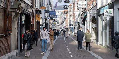 Consumenten Opnieuw Minder Negatief Cbs